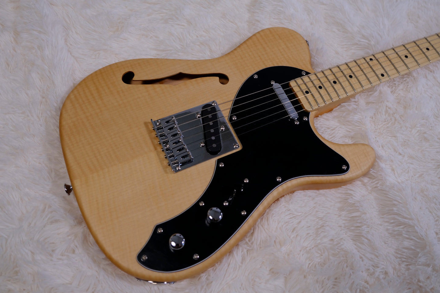 Mensinger Maverick - Natural – Sarg's Guitars