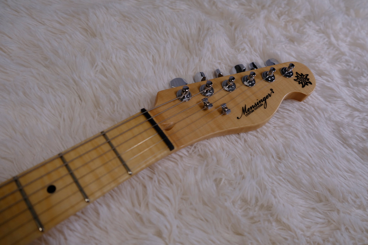 Mensinger Maverick - Natural – Sarg's Guitars